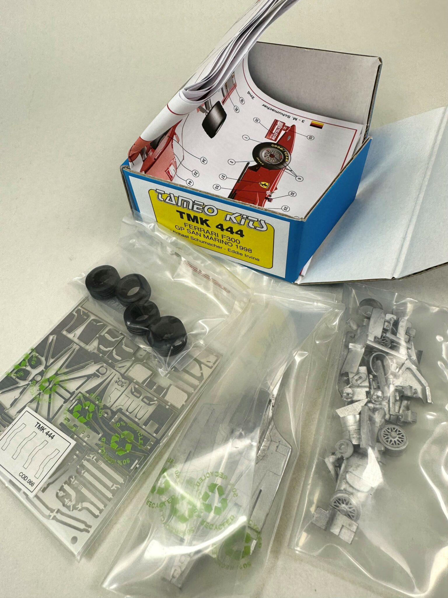 OPENING THE BOX - TMK 444 FERRARI F300 SAN MARINO GP 1998 - Tameo Kits